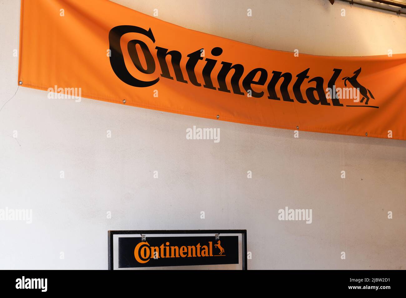 Continental logo with horse hi-res stock photography and images - Alamy