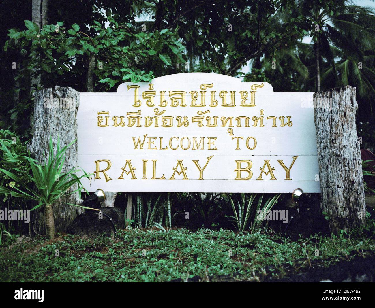 Welcome to railay bay hi-res stock photography and images - Alamy