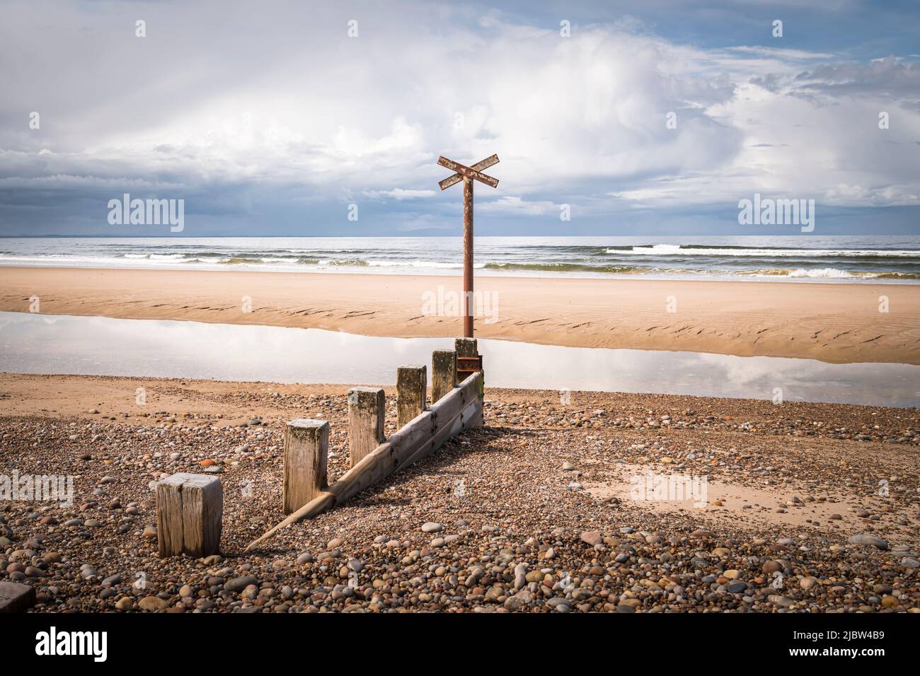 Central groyne marker hi-res stock photography and images - Alamy