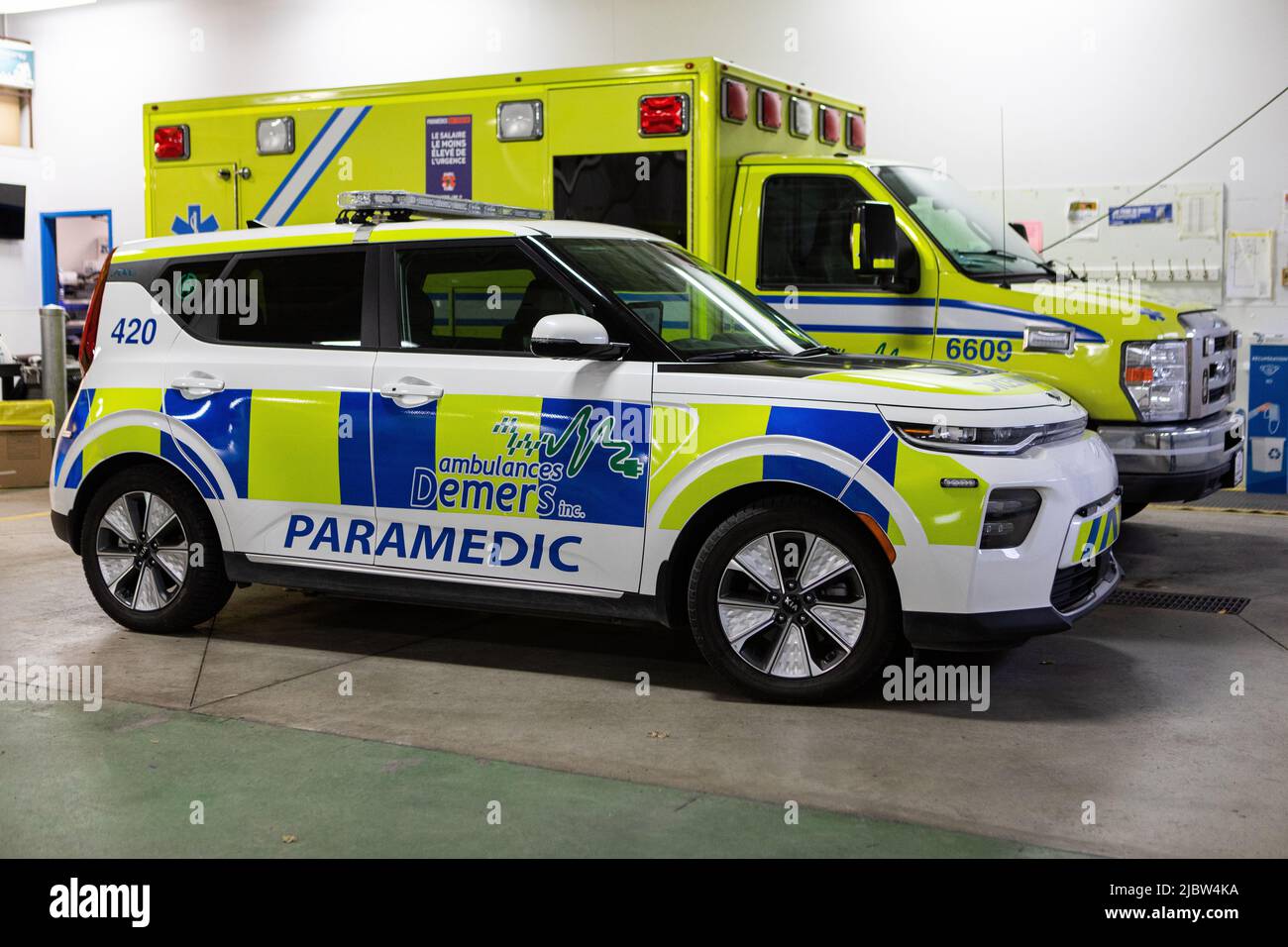 Quebec ambulance hi-res stock photography and images - Alamy