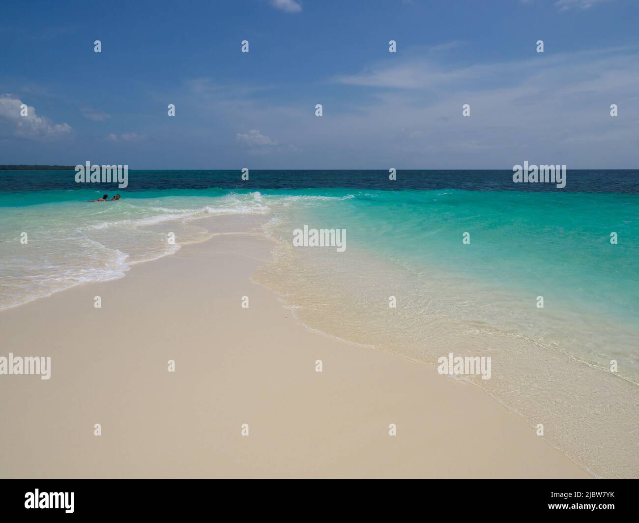 Sandbank in Menai Bay with beautiful sandy beach and lazure water ...