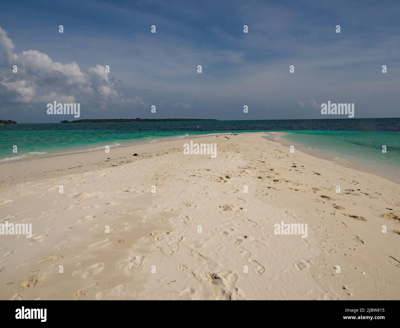 Sandbank in Menai Bay wut beautiful sandy beach and lazure water ...