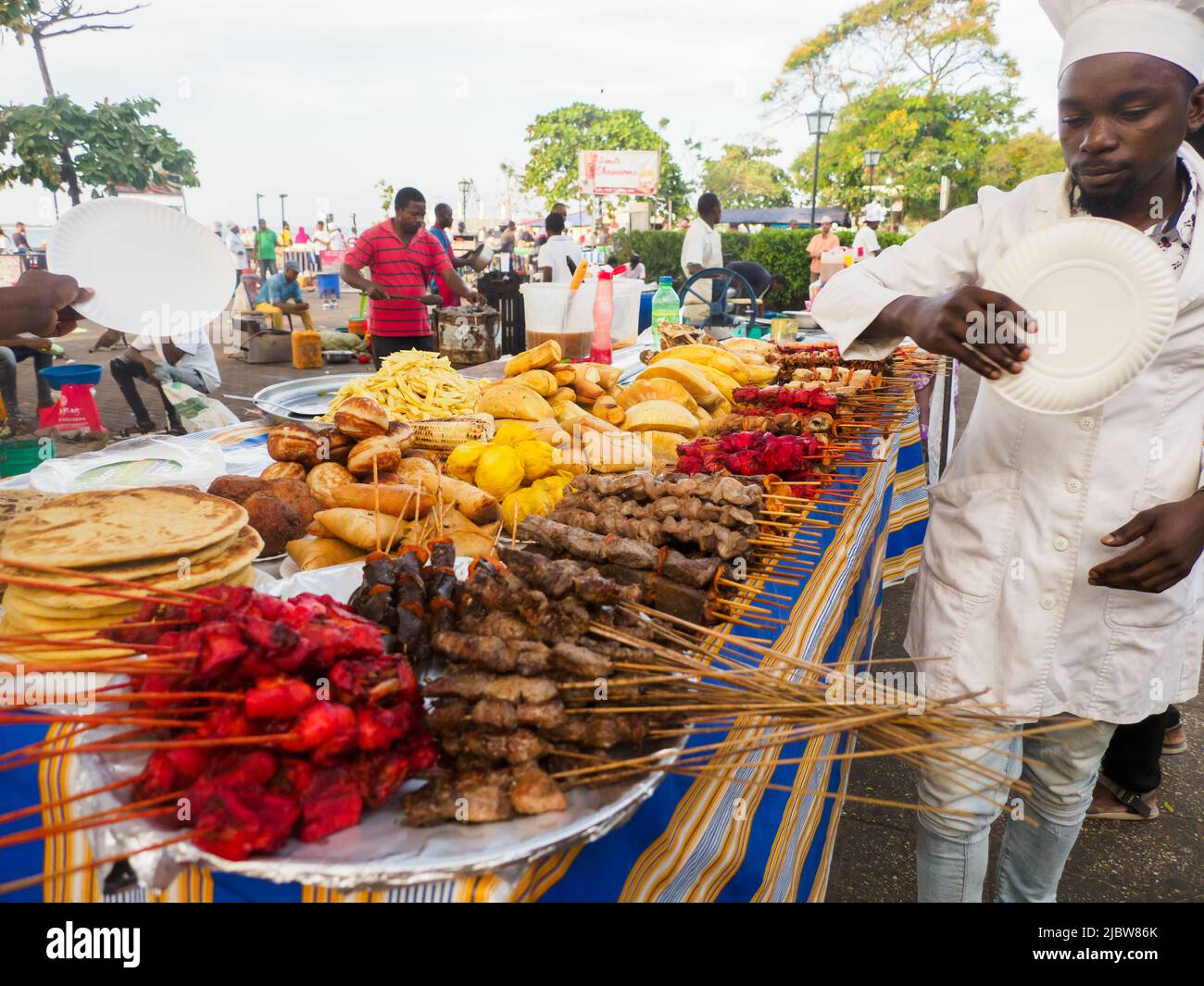 Market crowd zanzibar hi-res stock photography and images - Alamy