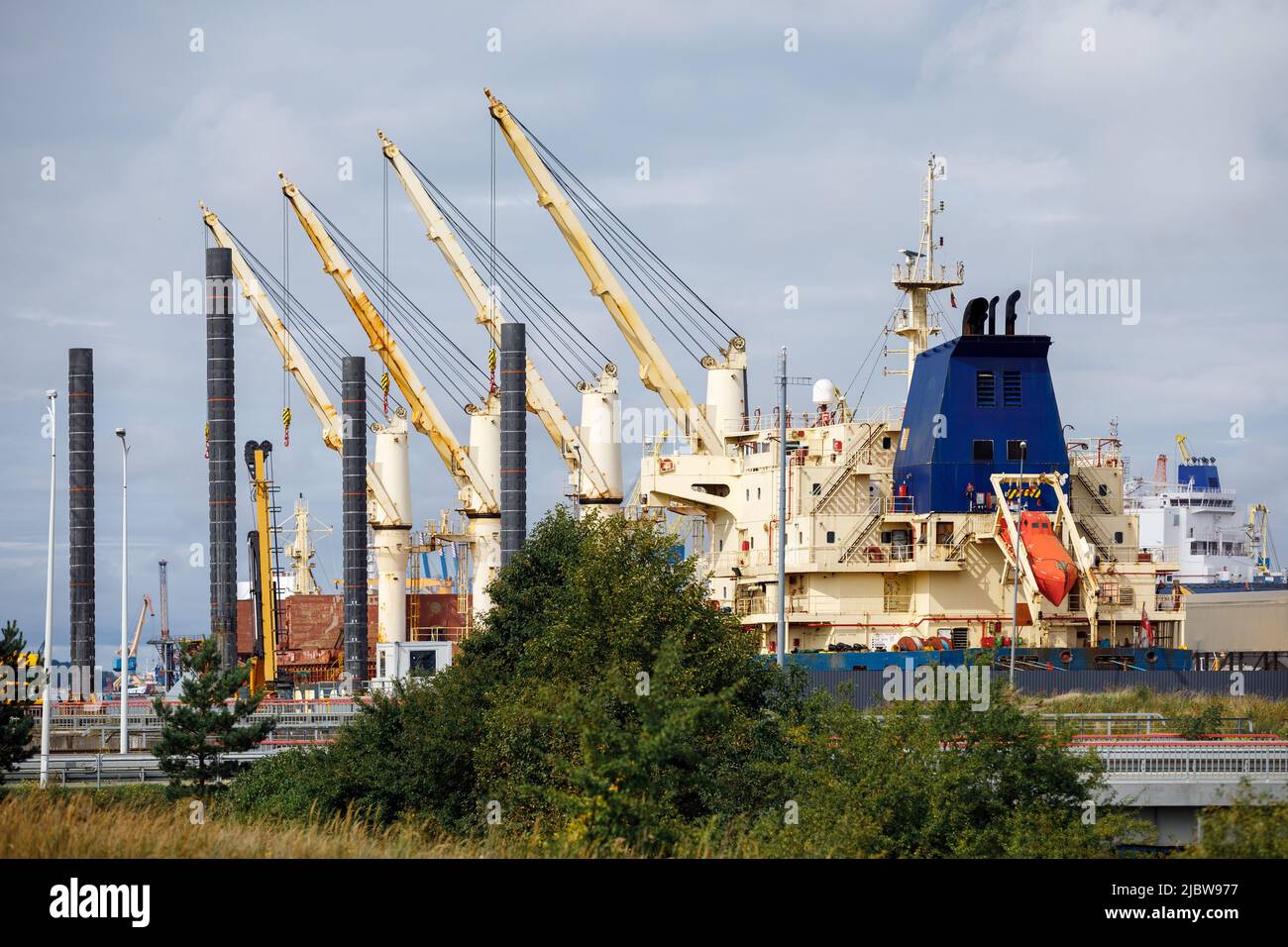 Freight port sea terminal, Lifting port cranes and sea containers in ...