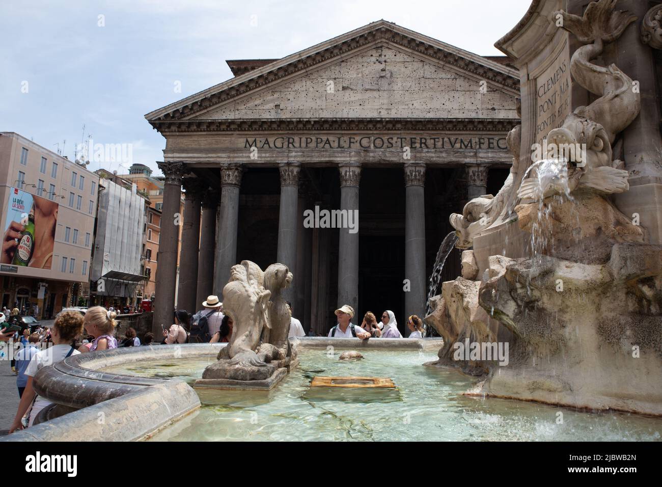 Rome, Italy. 8th June, 2022. Tourists cool off at Pantheon fountain in ...