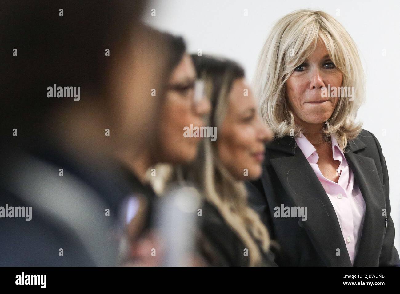 Emmanuel macron brigitte young hi-res stock photography and images - Alamy