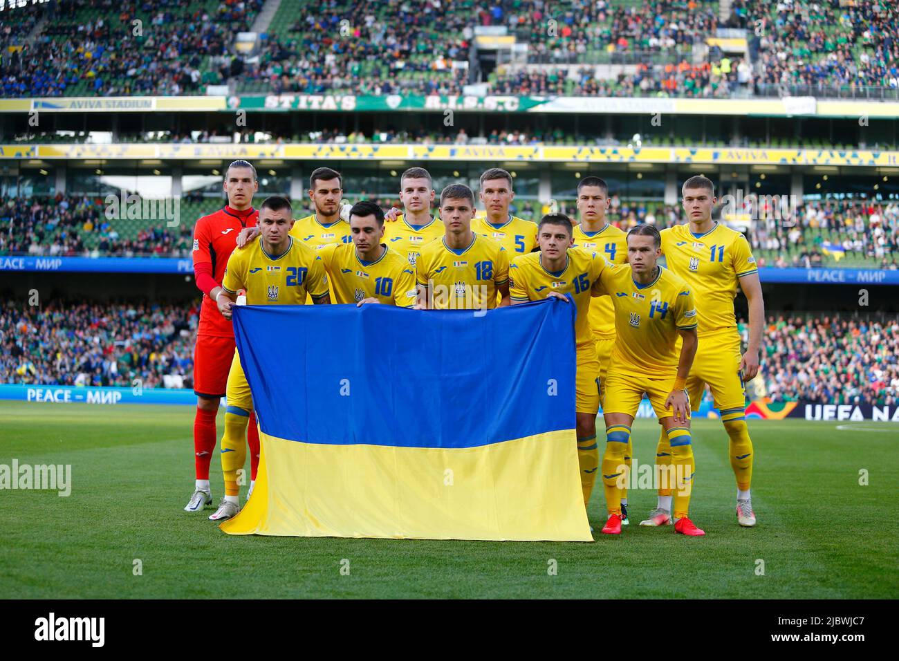 Ukraine football 2022 line up hi-res stock photography and images - Alamy