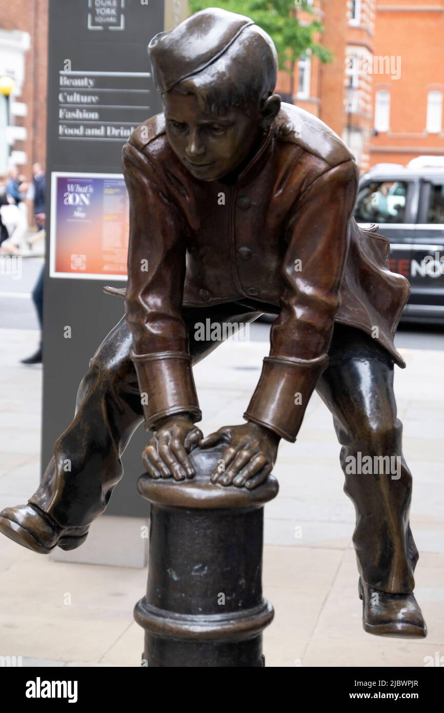 Statue in the Chelsea area of west london,england Stock Photo - Alamy