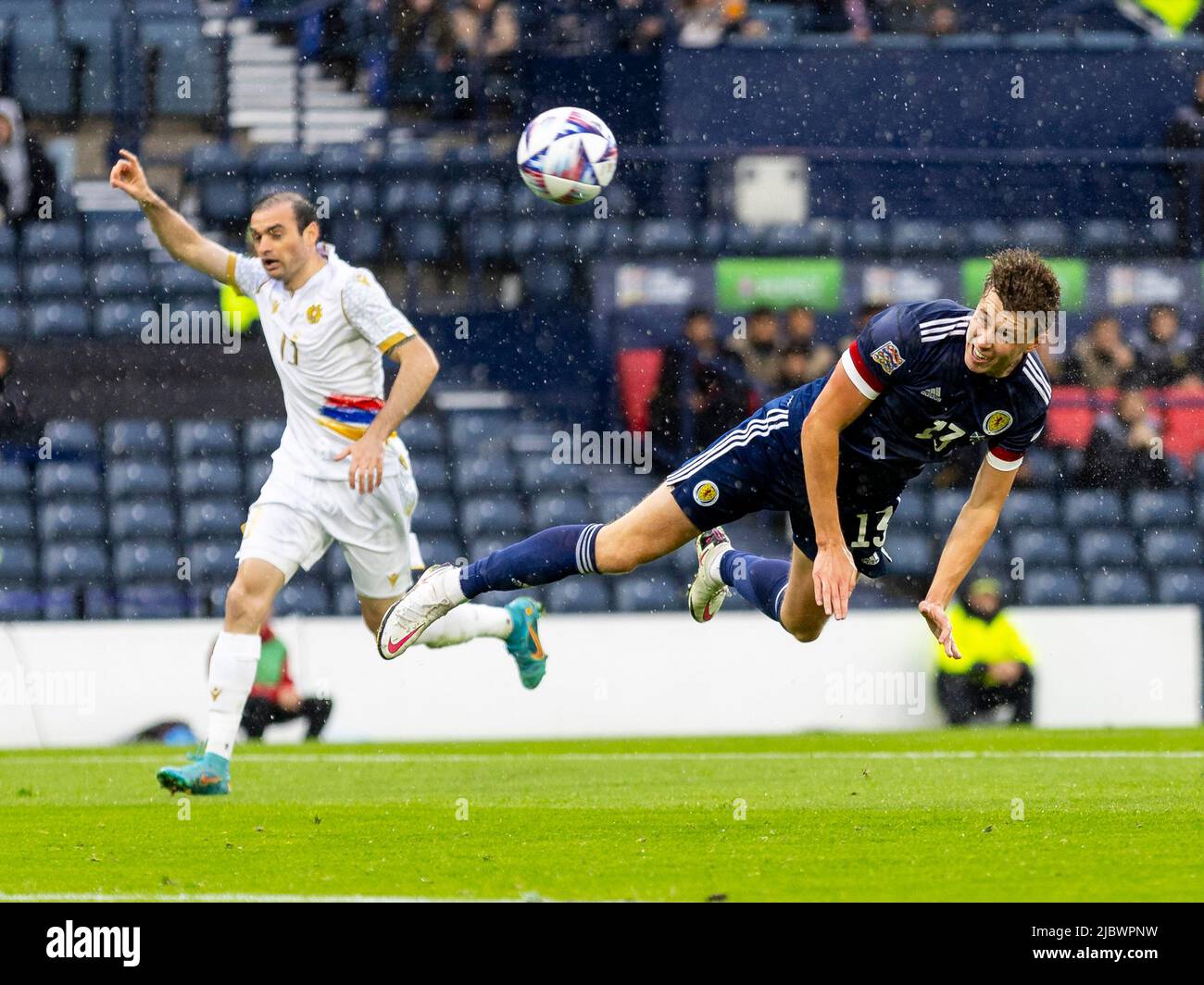 Action diving header football hi-res stock photography and images - Alamy