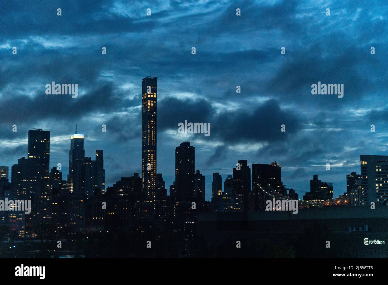 Long Island City night time Stock Photo - Alamy