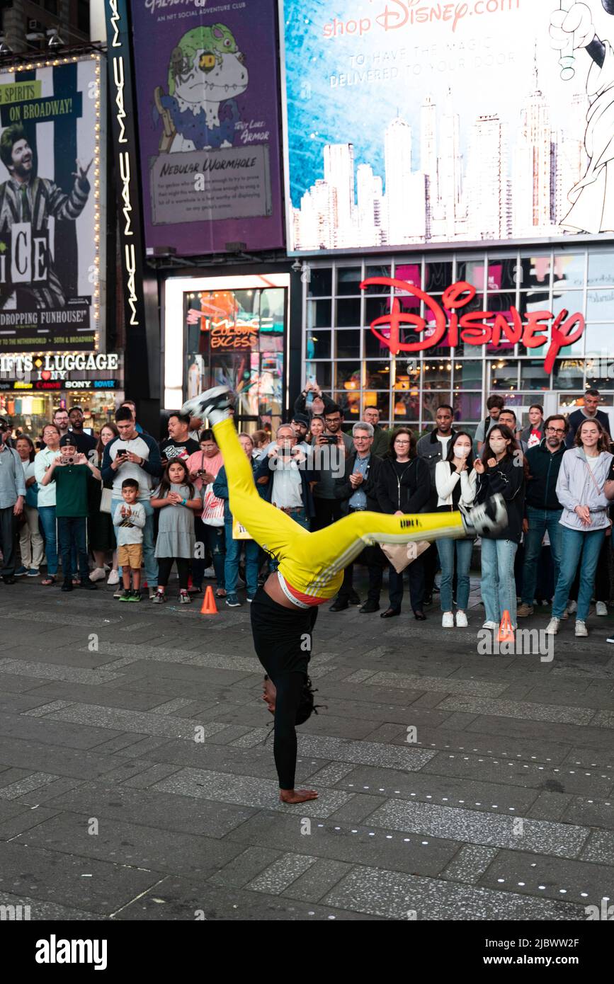 Street dance in times square Stock Photo - Alamy