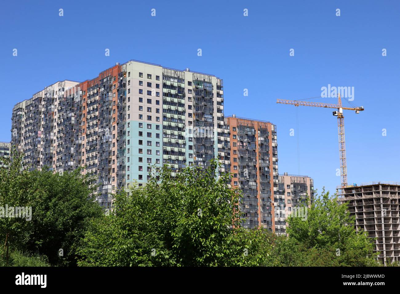 Buildings in summer buildings hi-res stock photography and images - Alamy