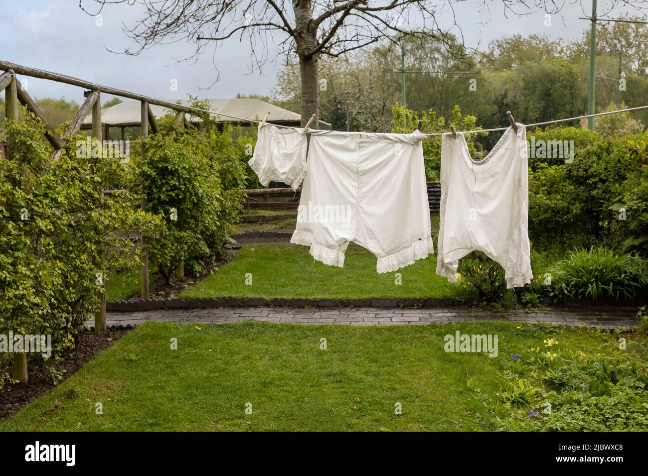Washing line to dry hi-res stock photography and images - Alamy