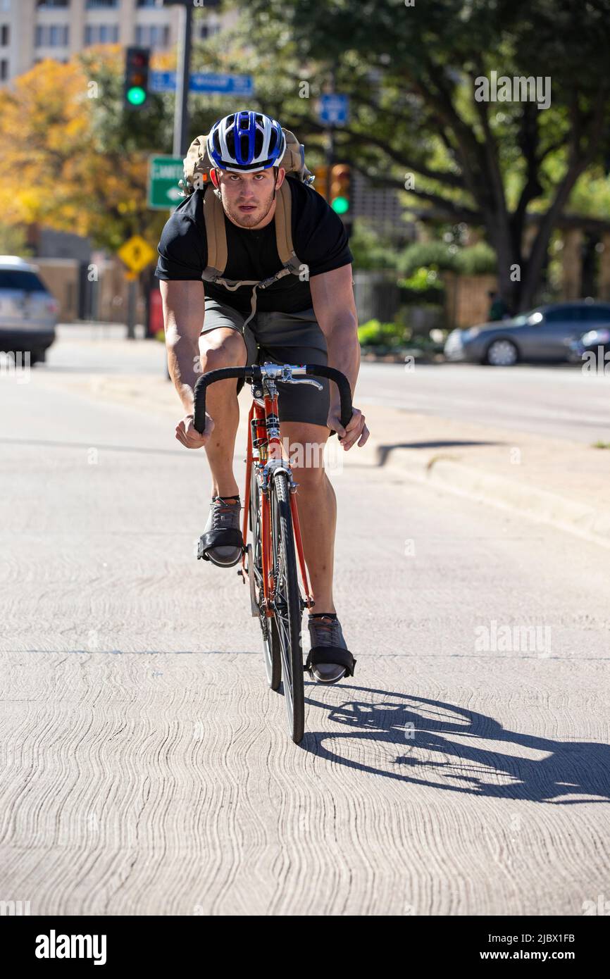 Man commuting hi-res stock photography and images - Alamy
