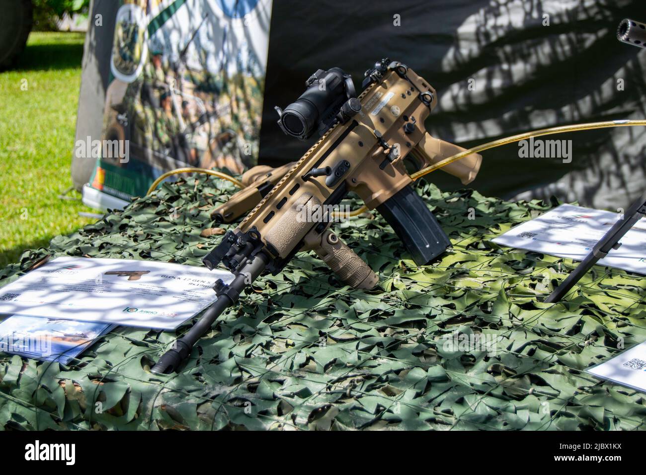 Weapons gear hi-res stock photography and images - Alamy