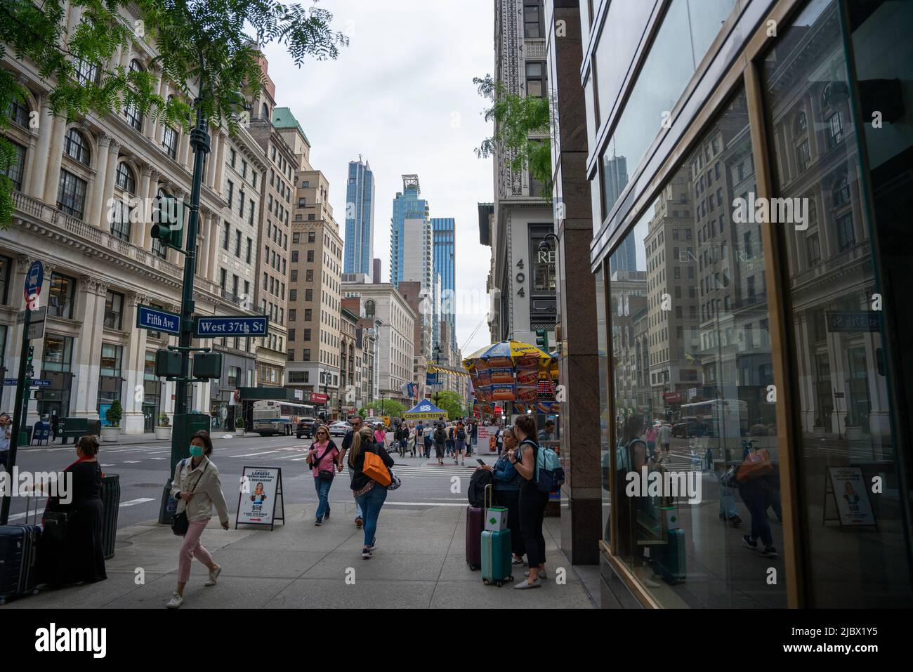 New york street life Stock Photo - Alamy