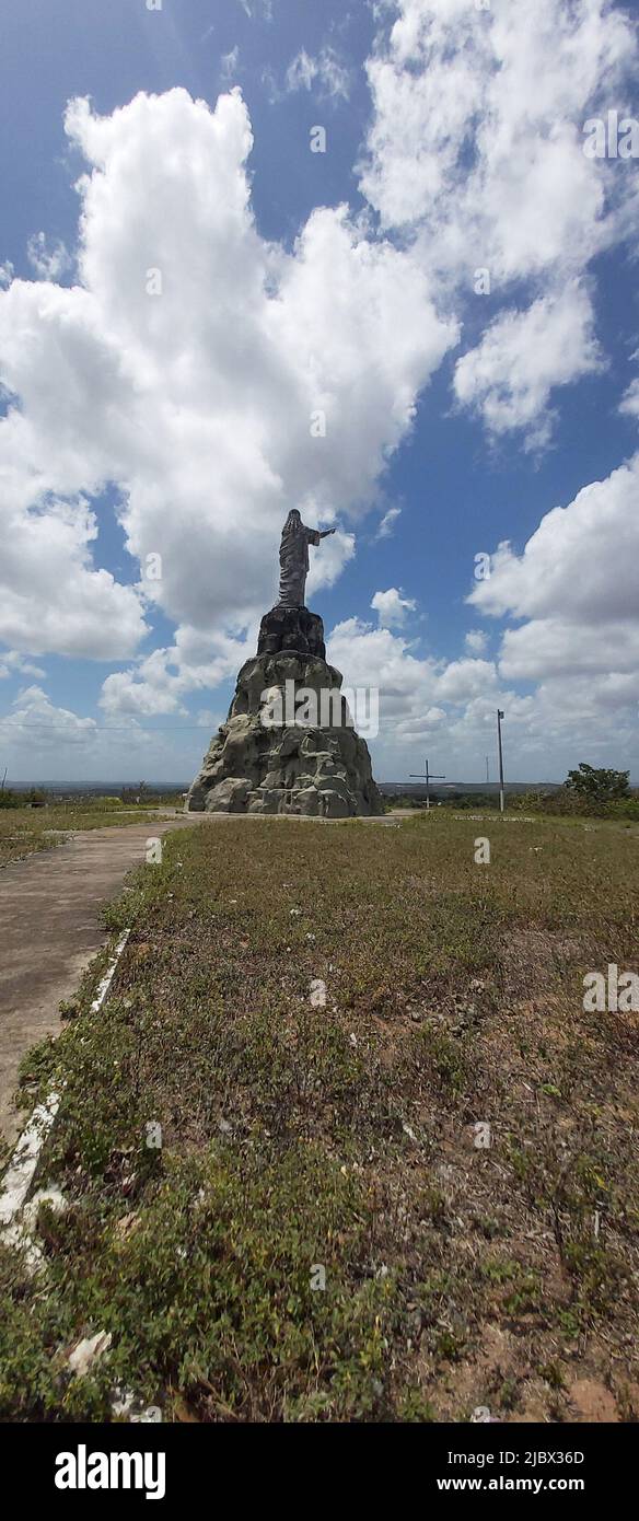 Christ the Reedemer statue by Bellando Bellandi, São Cristovão, Sergipe ...