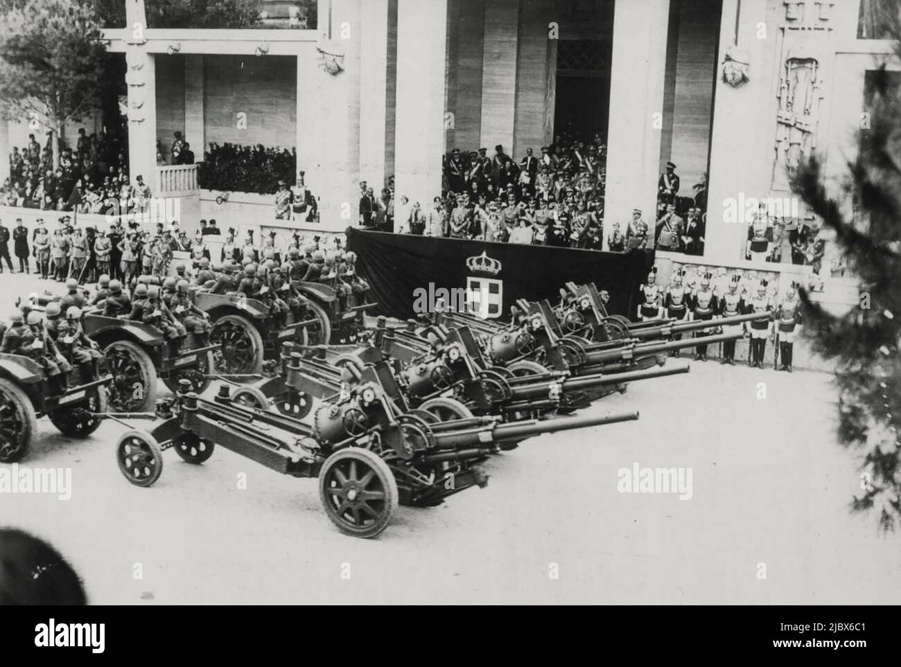 Benito mussolini adolf hitler standing hi-res stock photography and ...