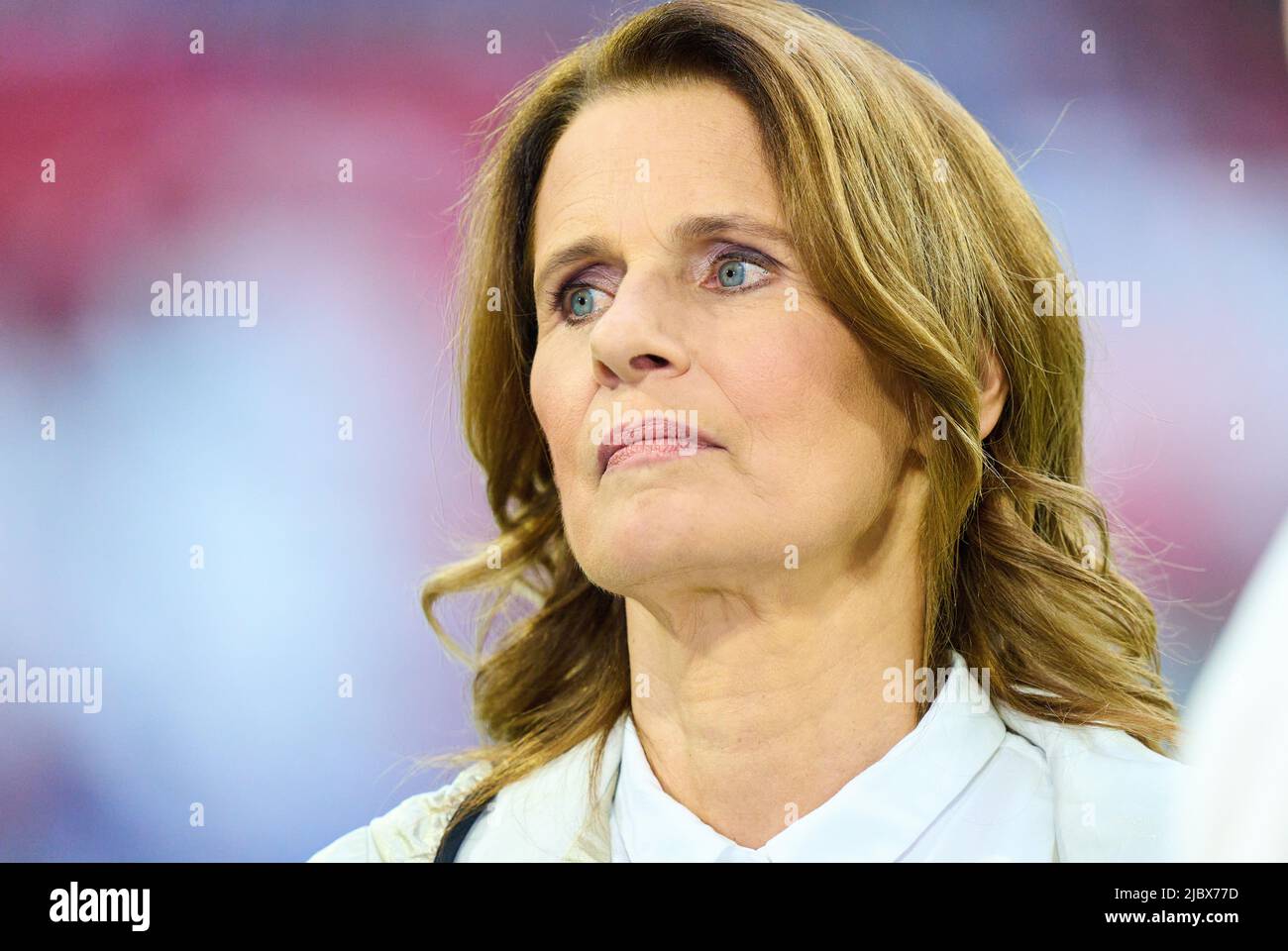 Zdf moderator hi-res stock photography and images - Alamy