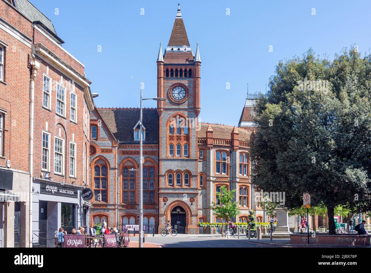 Reading Museum and Town Hall from Friar Street, Reading, Berkshire ...
