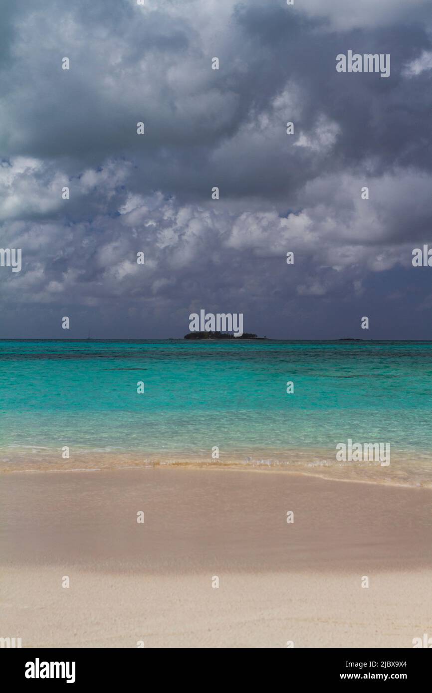 Small island in the distance with a sandy beach and turquoise water in ...