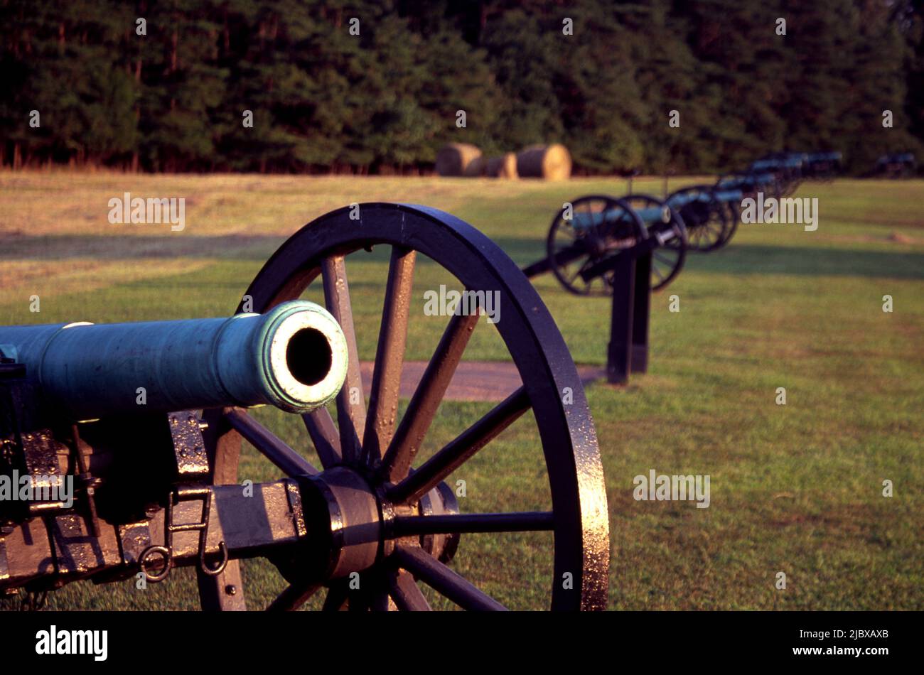 Civil war cannons on battlefield during summer Stock Photo - Alamy