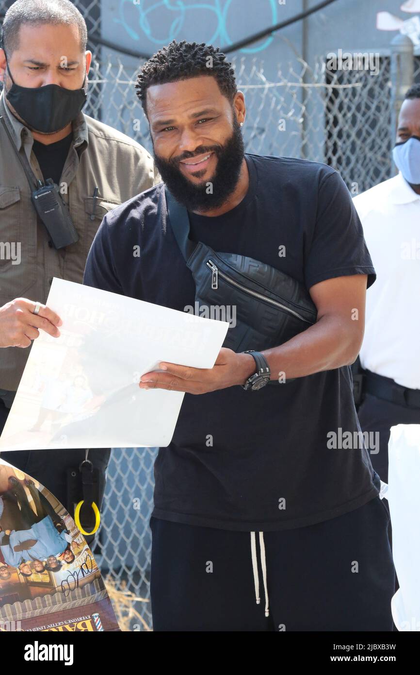 Anthony Anderson and others seen outside Jimmy Kimmel Live! in Los ...