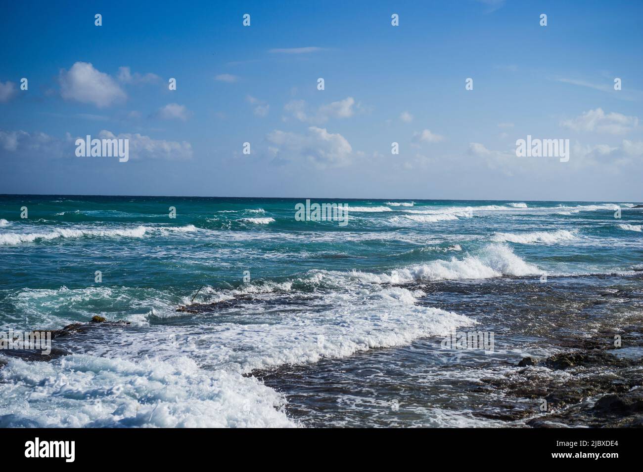 Waves beach jamaica hi-res stock photography and images - Alamy