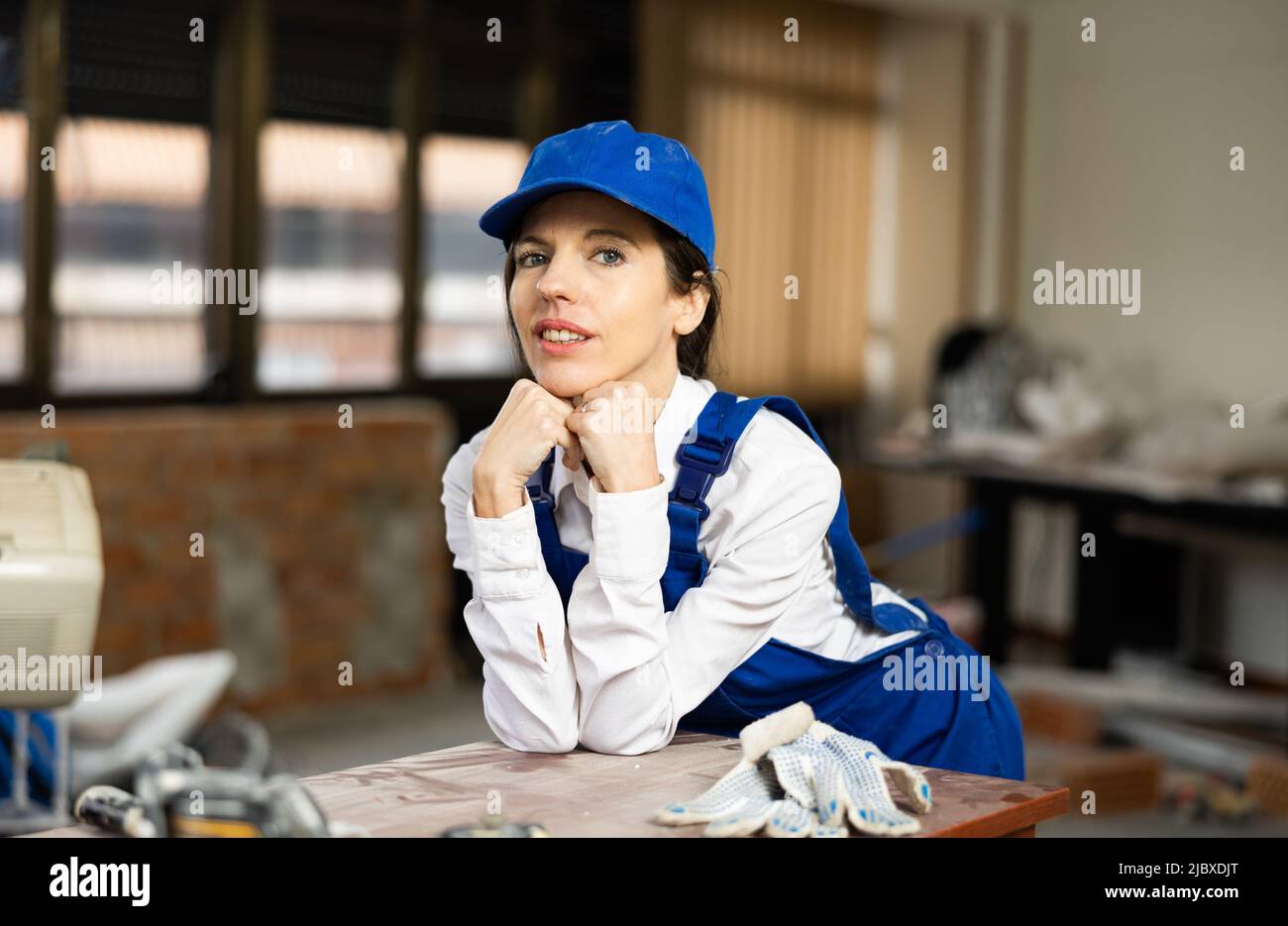 Labouress hi-res stock photography and images - Alamy