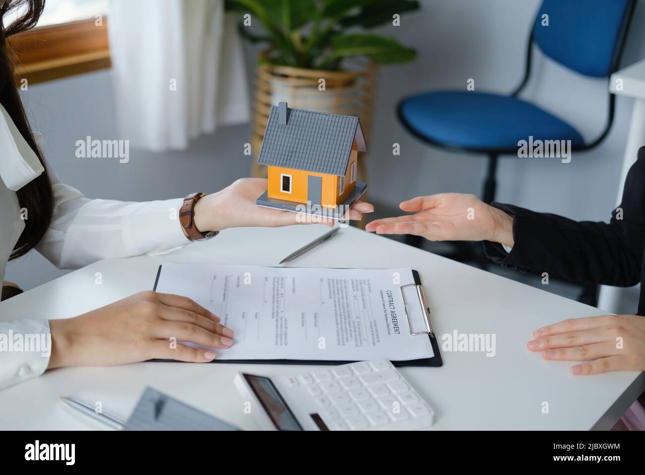 Guarantee, mortgage, agreement, contract, sign, real estate agent ...