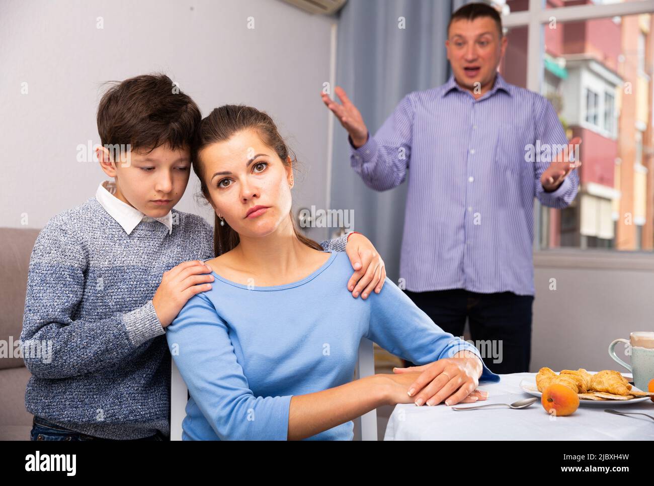 Teen parents fighting hi-res stock photography and images - Alamy