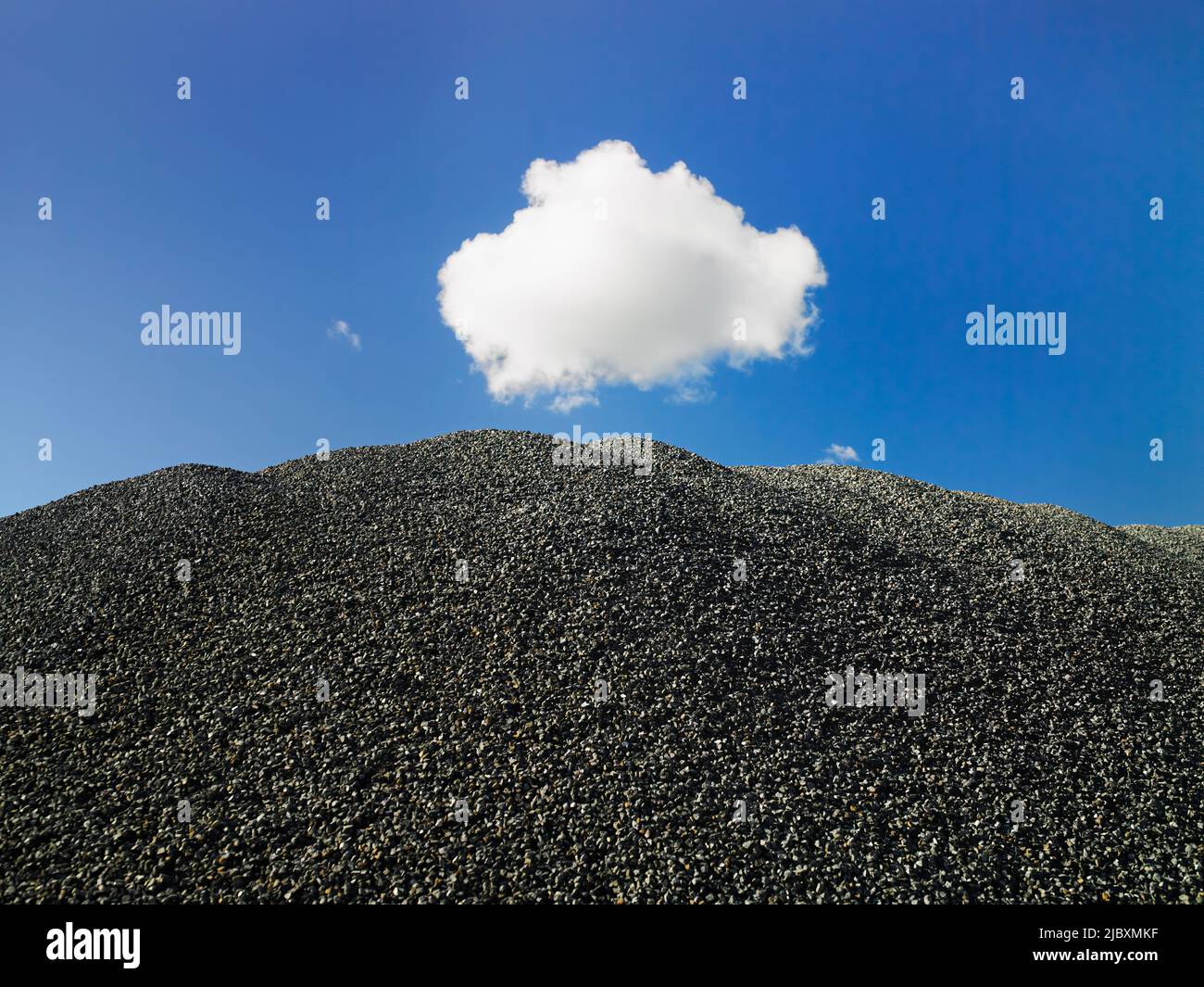 Lone white cloud hi-res stock photography and images - Alamy