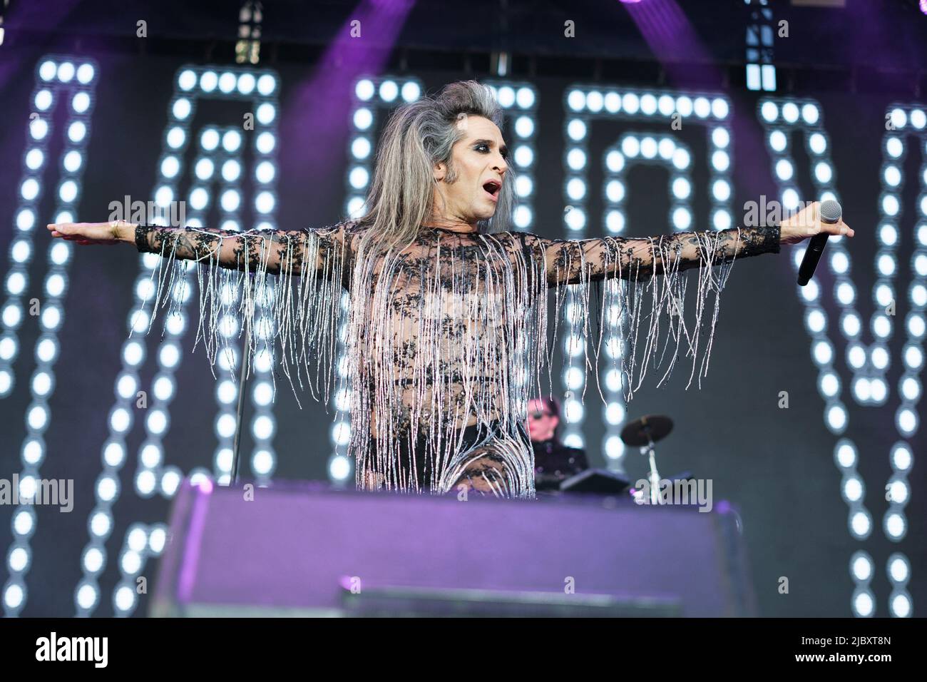 Singer Mario Vaquerizo of the Nancys Rubias musical group performs at ...
