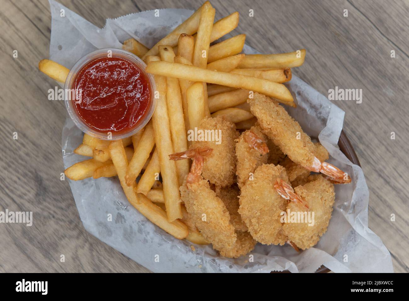 Delicious basket of fried shimp and french fries combo for a tasty ...