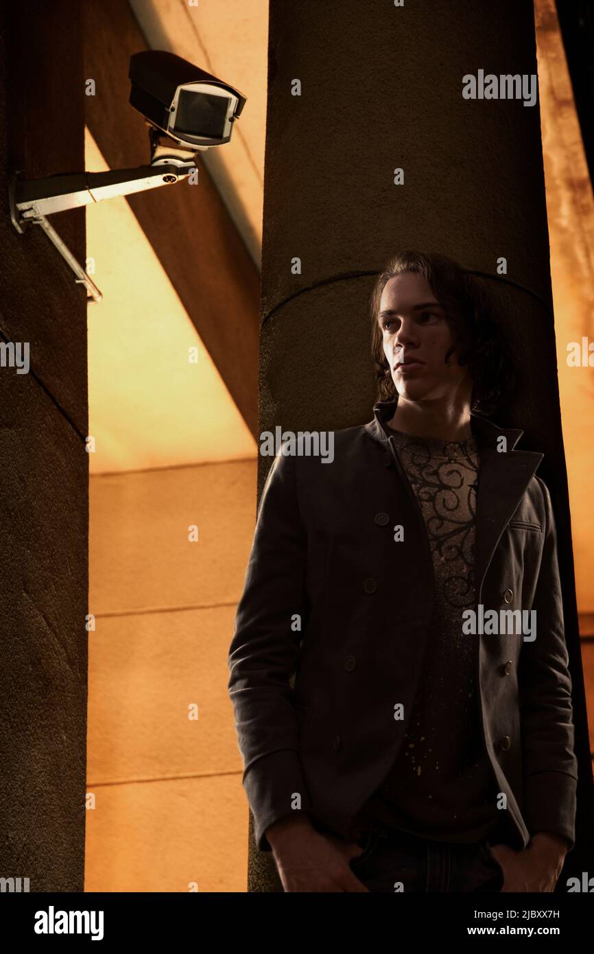 Filming camera shoulder hi-res stock photography and images - Alamy