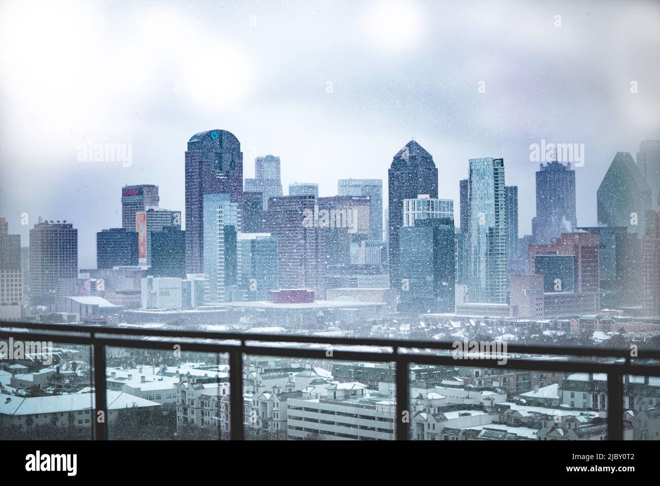 A Clear Dallas Skyline During a Snow Storm Stock Photo - Alamy