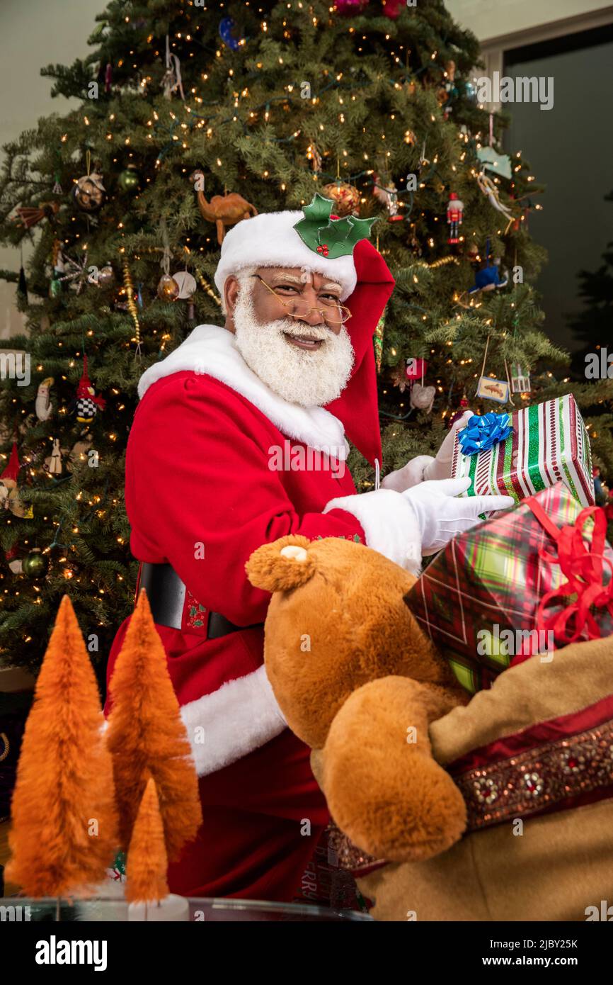 Dropping a tree hi-res stock photography and images - Alamy