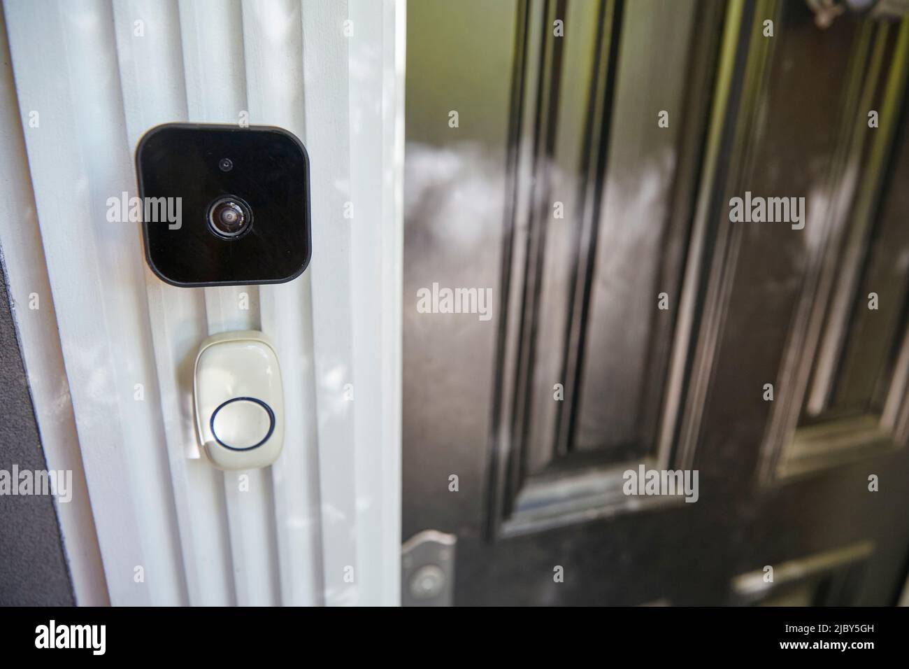 Smart looking front door hi-res stock photography and images - Alamy