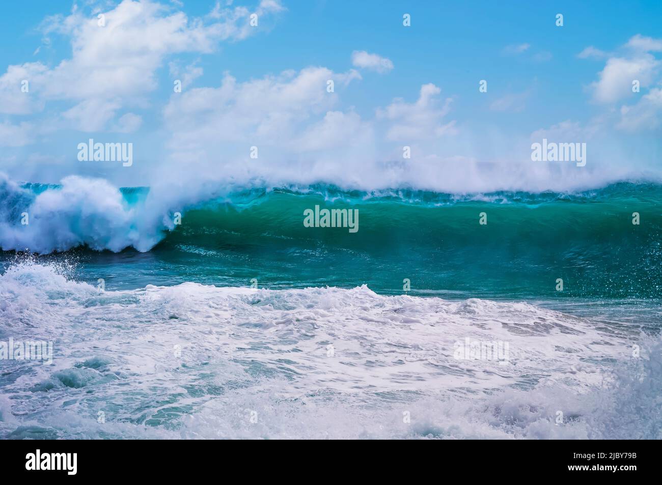 Huge wave curling over and breaking during cyclone Ola Stock Photo - Alamy