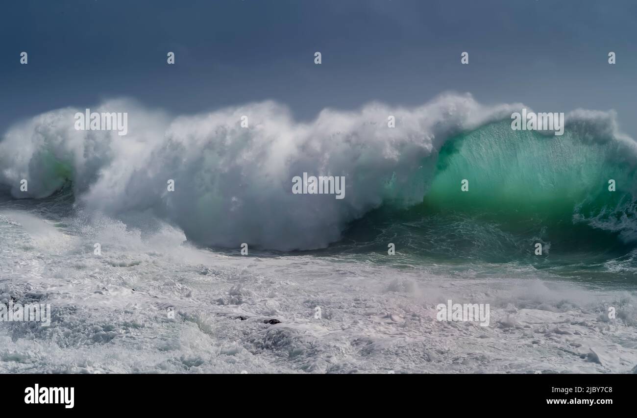Wave curling over hi-res stock photography and images - Alamy