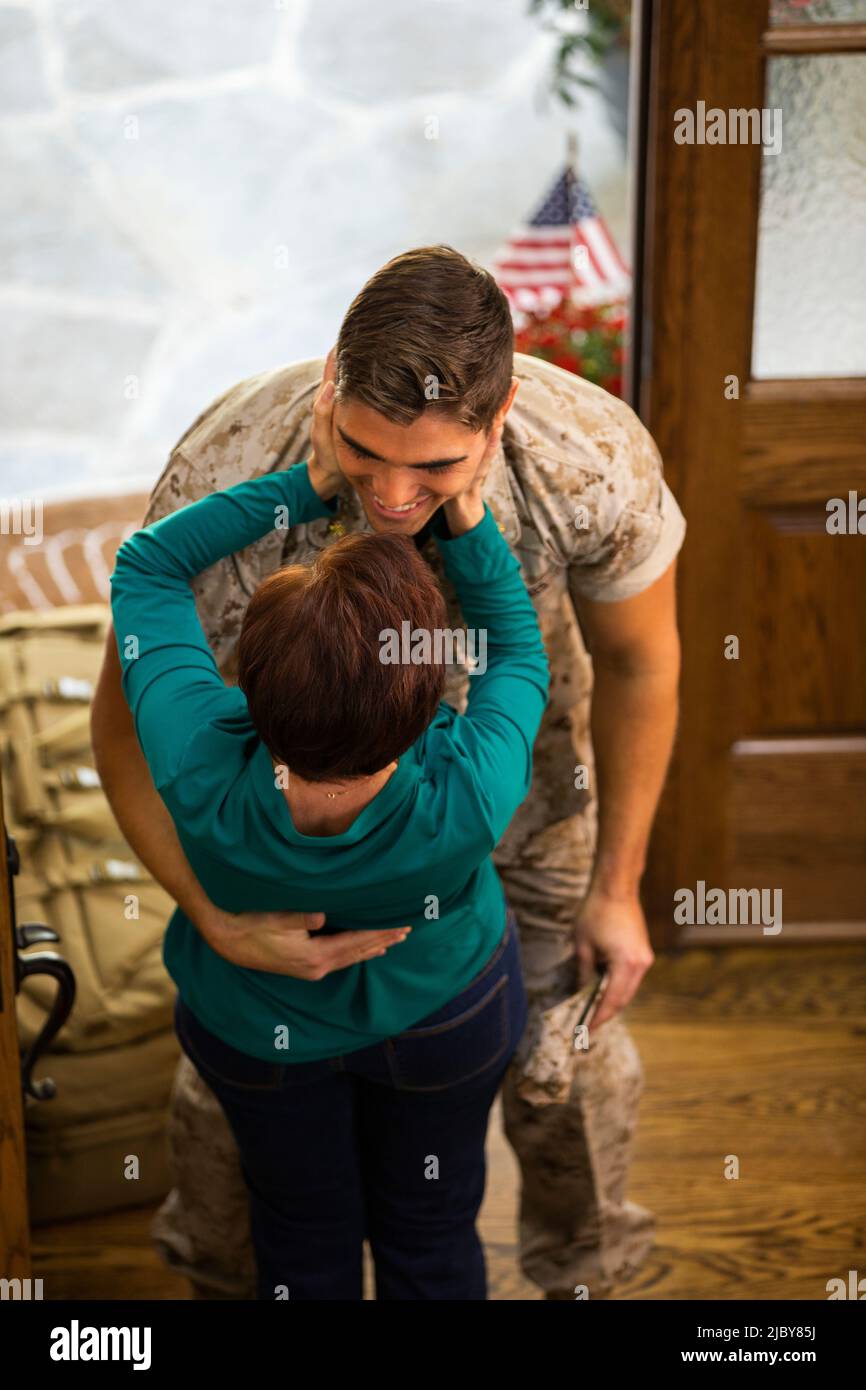 Soldier deployment hi-res stock photography and images - Alamy