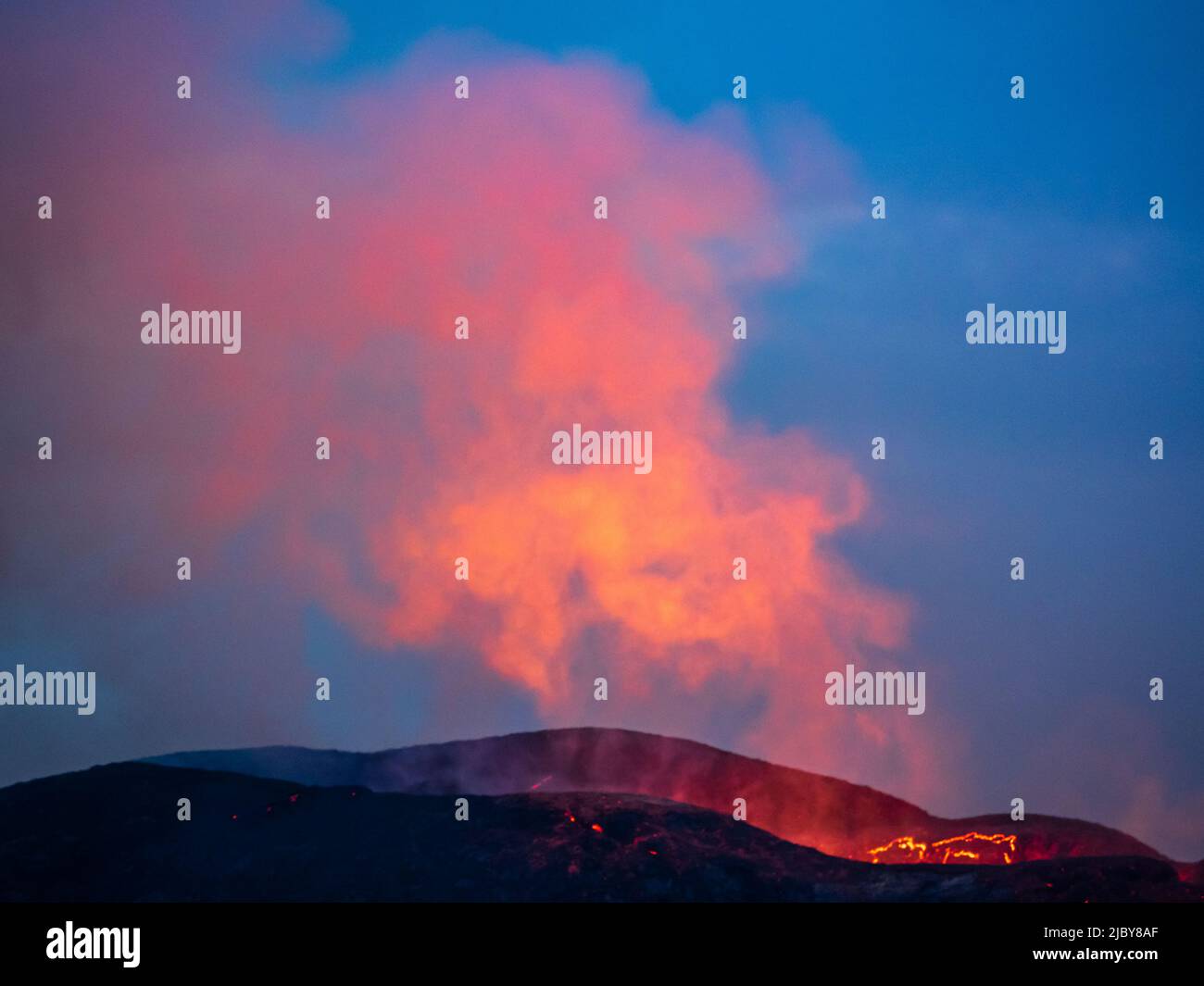 Glowing gas cloud, Fagradalsfjall Volcanic eruption at Geldingadalir ...