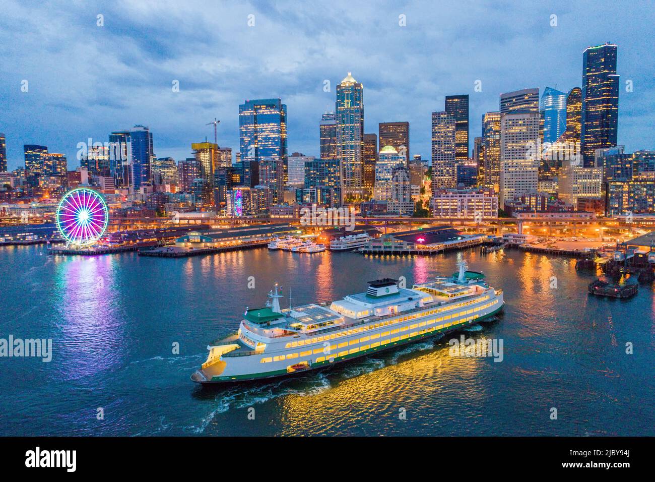 Seattle skyline, Ferris wheel and ferry boat Stock Photo - Alamy