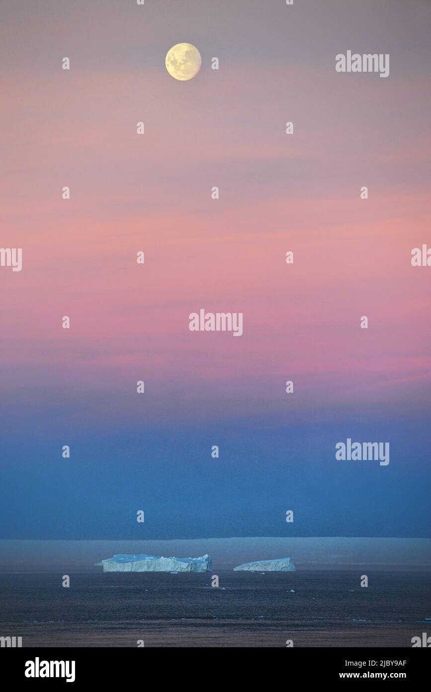 Antarctica globe nature hi-res stock photography and images - Alamy