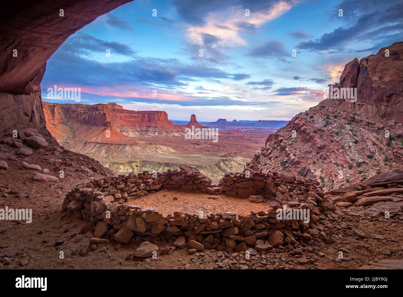 False kiva ruin hi-res stock photography and images - Alamy