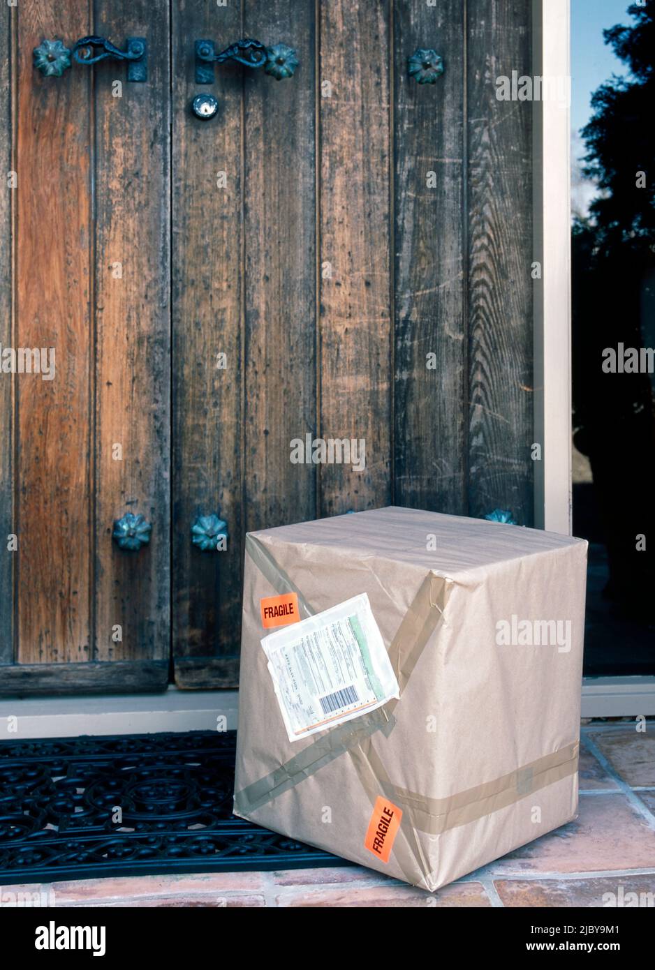Package outside front door hi-res stock photography and images - Alamy