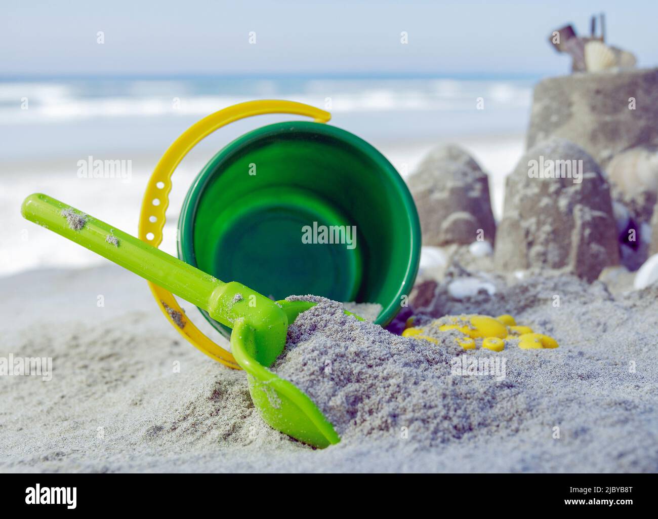 Bucket horizontal hi-res stock photography and images - Alamy