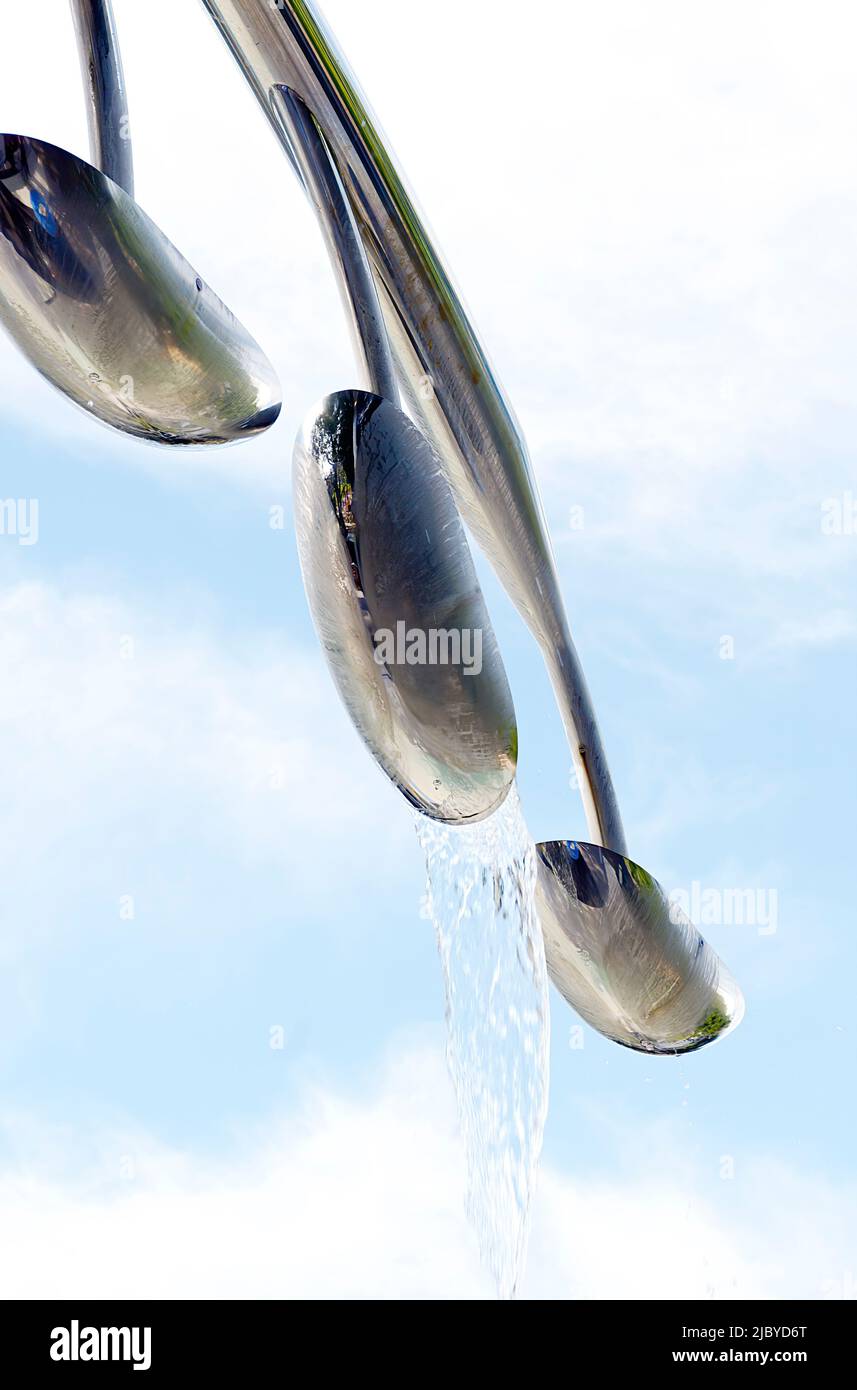 Spilling water hi-res stock photography and images - Alamy