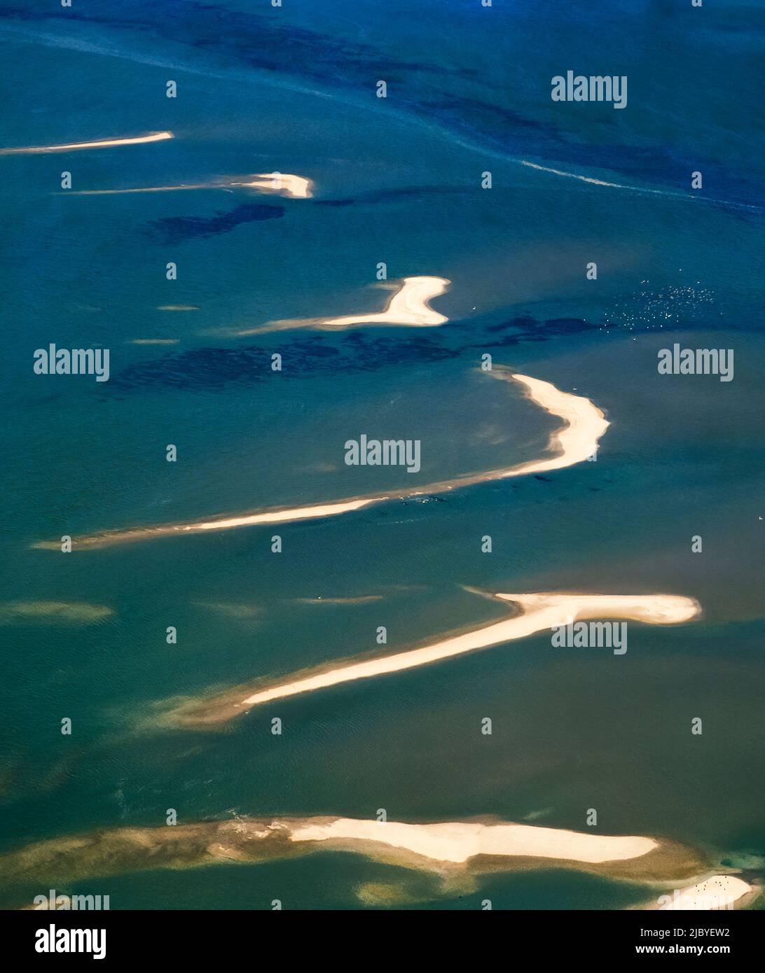 Aerial of Sandspits in tropical blue water Stock Photo - Alamy
