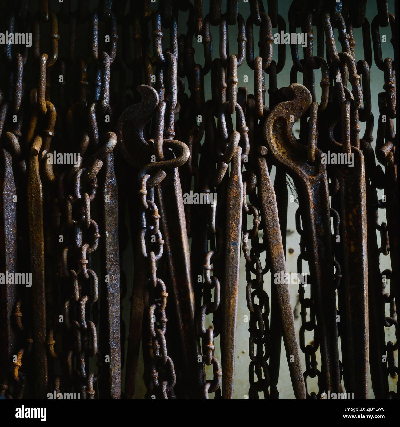 Shipping chains hi-res stock photography and images - Alamy